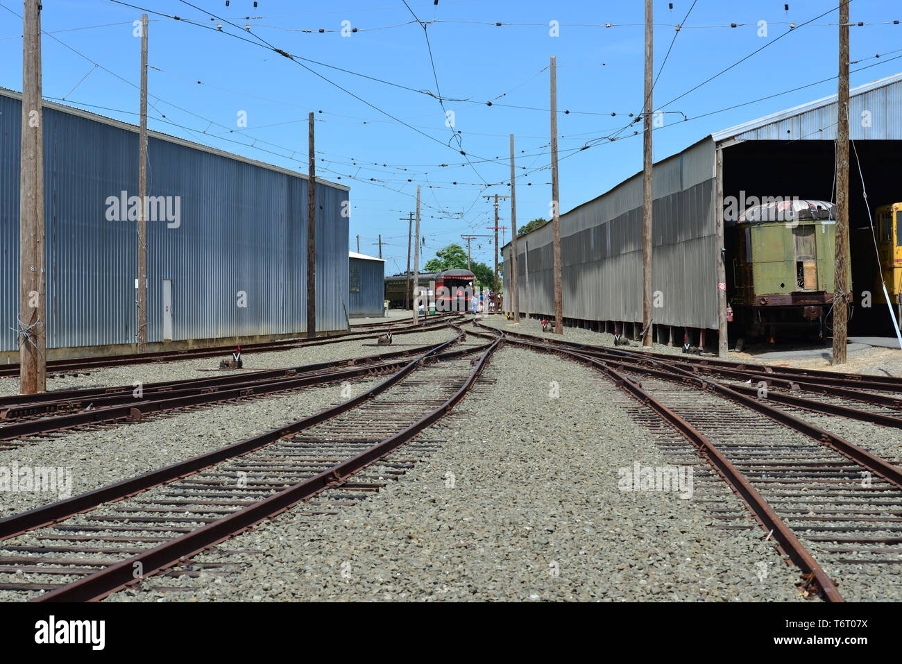 Pantograph wires hi-res stock photography and images - Alamy