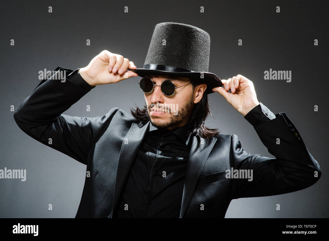 Vintage concept with man wearing black top hat Stock Photo - Alamy
