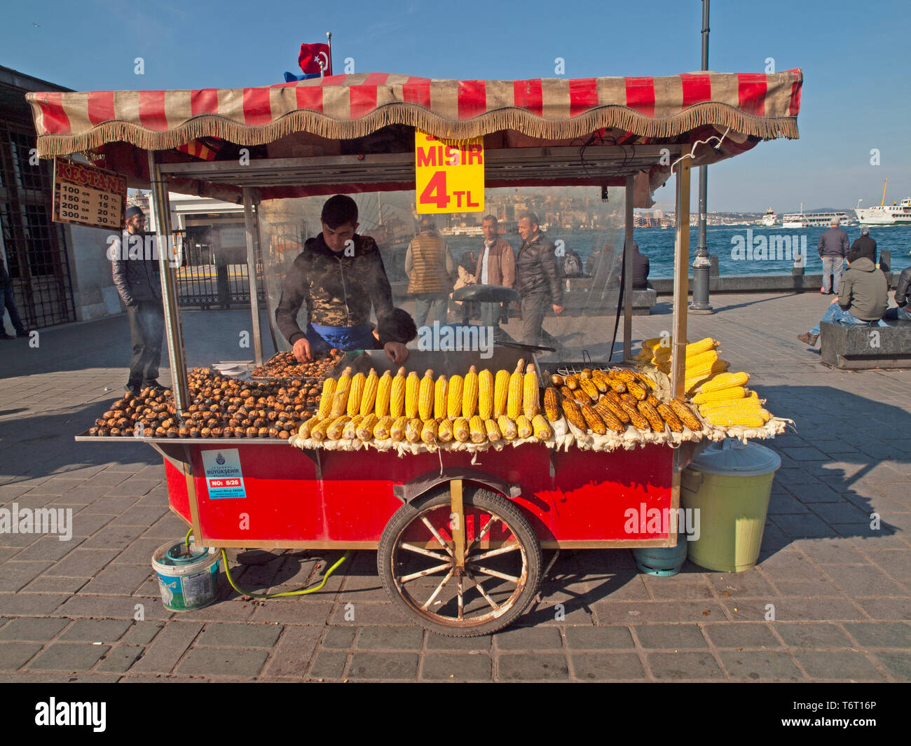 Sweetcorn vendor hi-res stock photography and images - Alamy