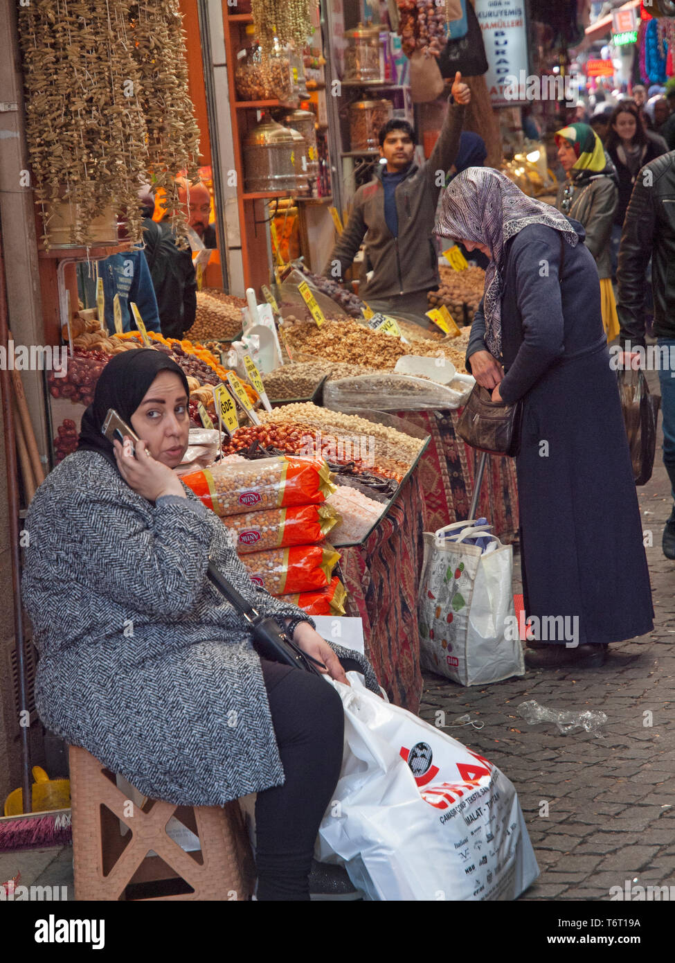 Shopping at a street market in Istanbul Stock Photo - Alamy