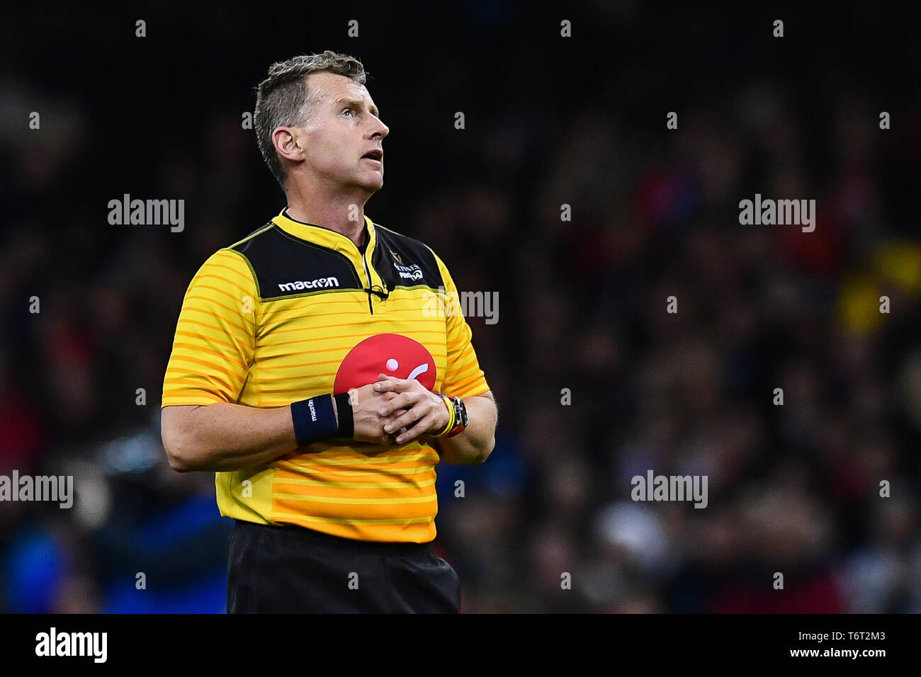 Big screen in stadium hi-res stock photography and images - Alamy