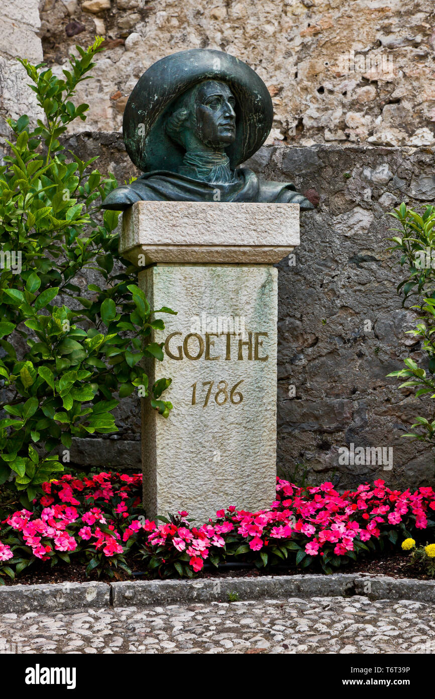 Goethe statua hi-res stock photography and images - Alamy