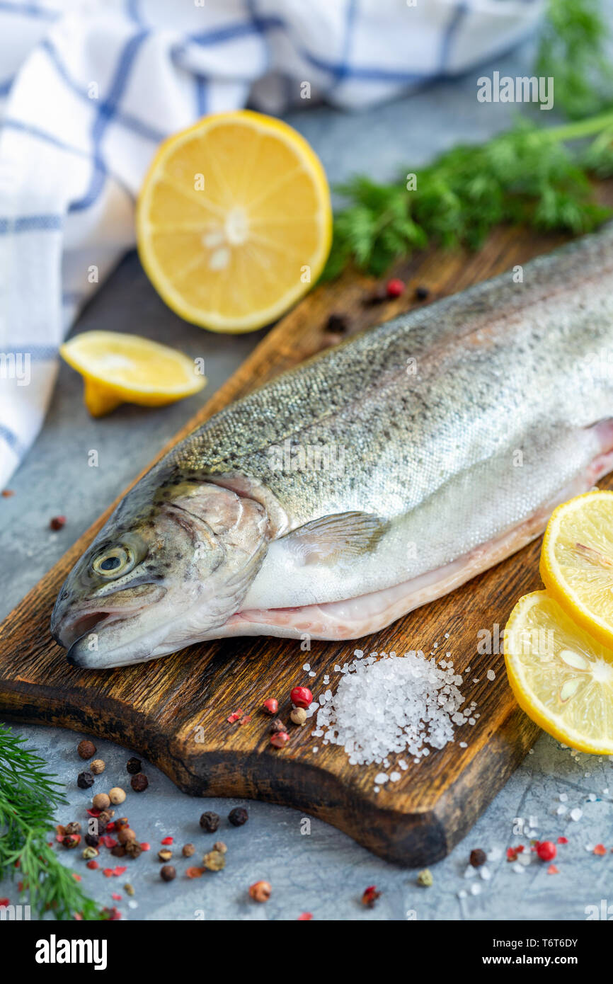 Preparation of rainbow trout Stock Photo - Alamy