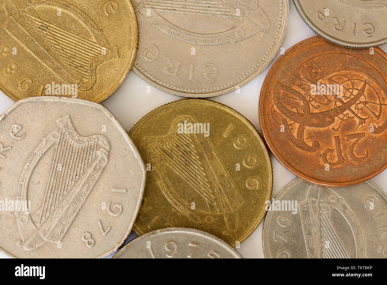 Harp national symbol of ireland hi-res stock photography and images - Alamy