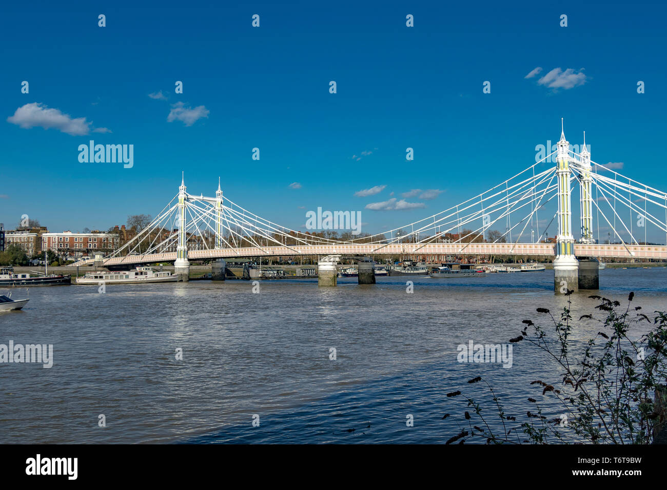 The Albert Bridge, built in 1873, which connects Chelsea on the north ...