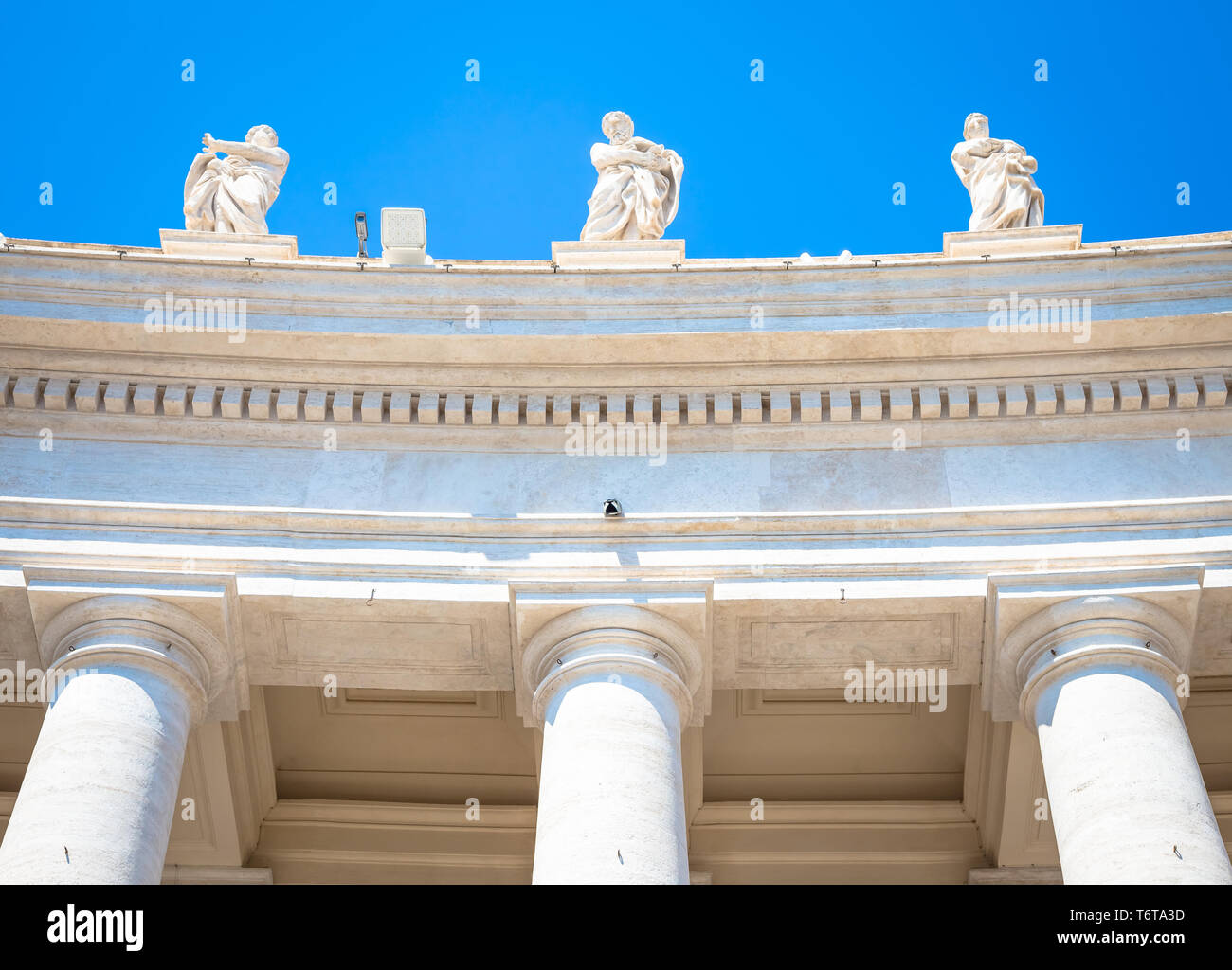 Vaticano saint peter statue hi-res stock photography and images - Alamy