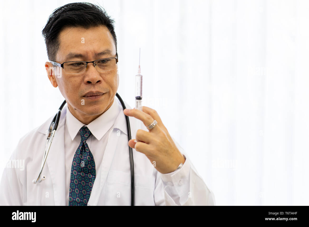 senior Doctor hold injection needle Stock Photo - Alamy