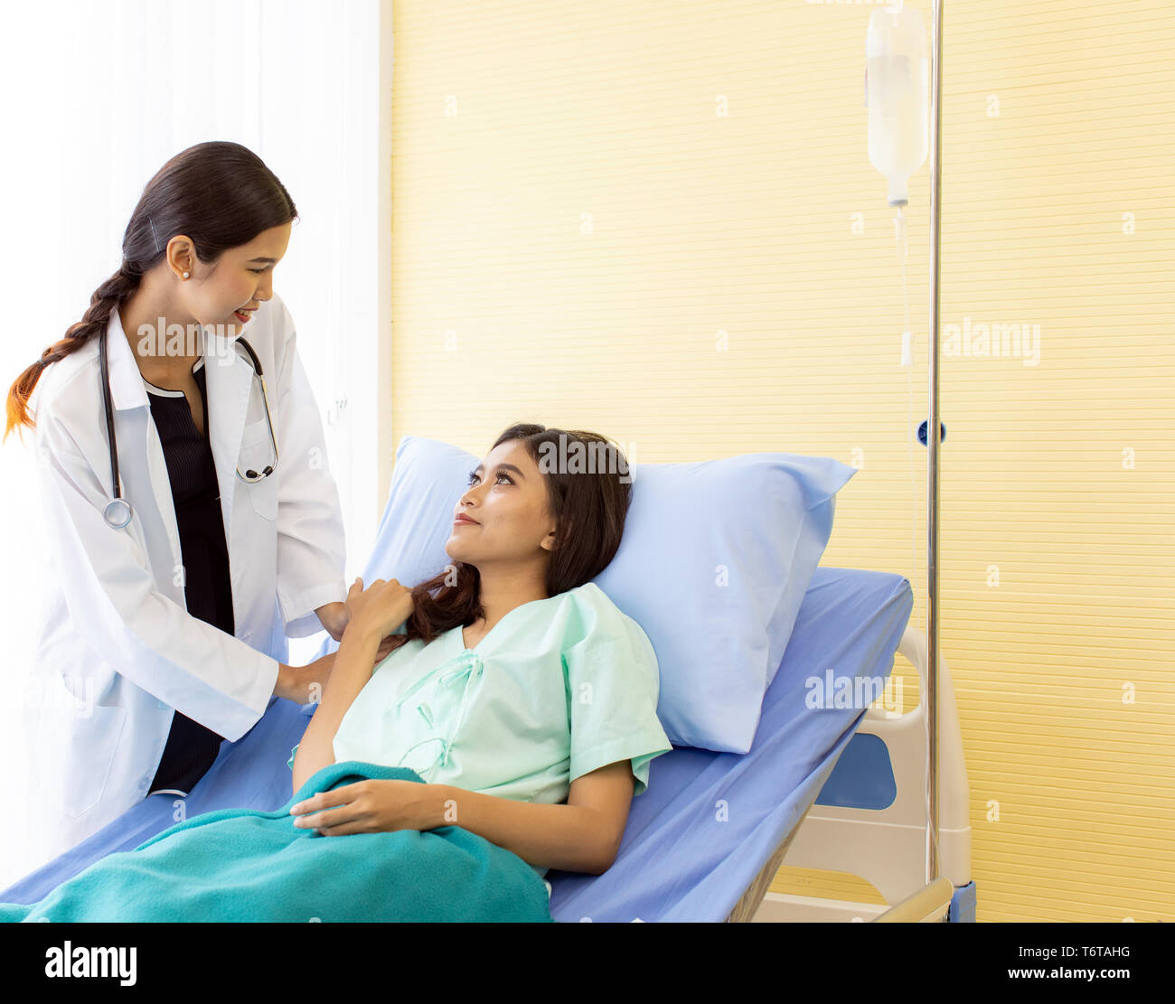 medical doctor cheer up patient Stock Photo - Alamy