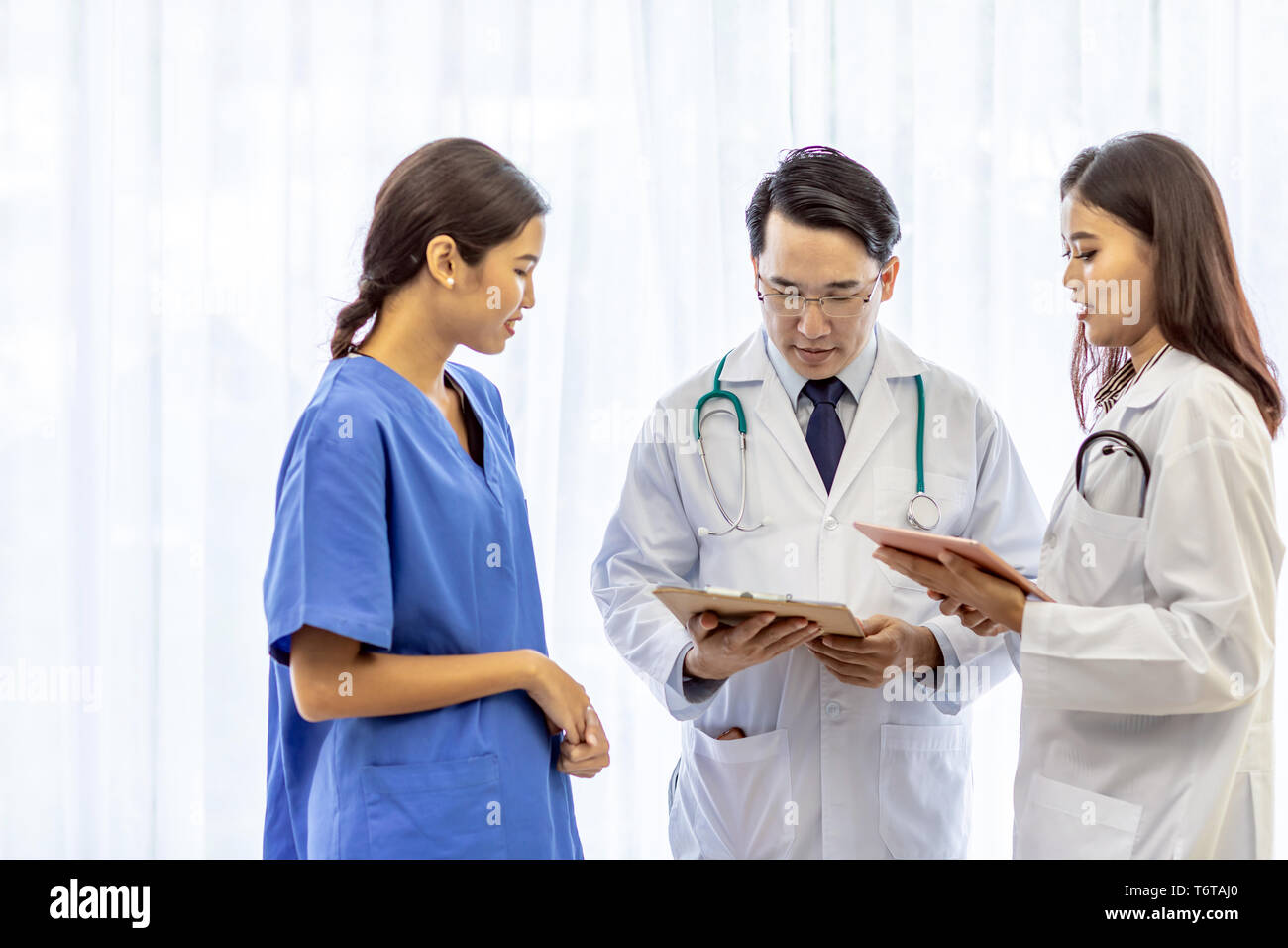 Doctor group hi-res stock photography and images - Alamy
