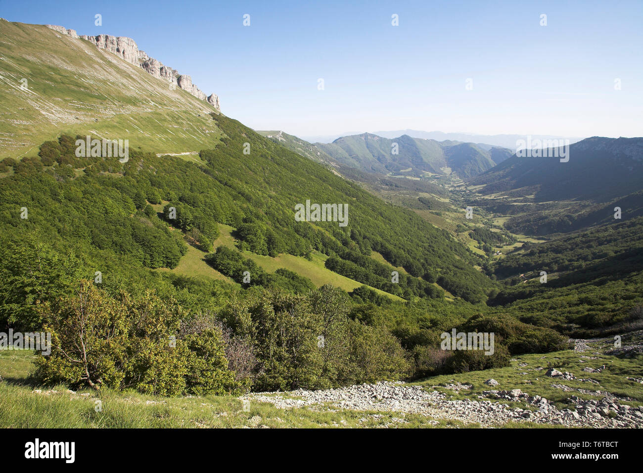 From the Col de la Bataille towards the Commune and Gorges d'Ombleze ...