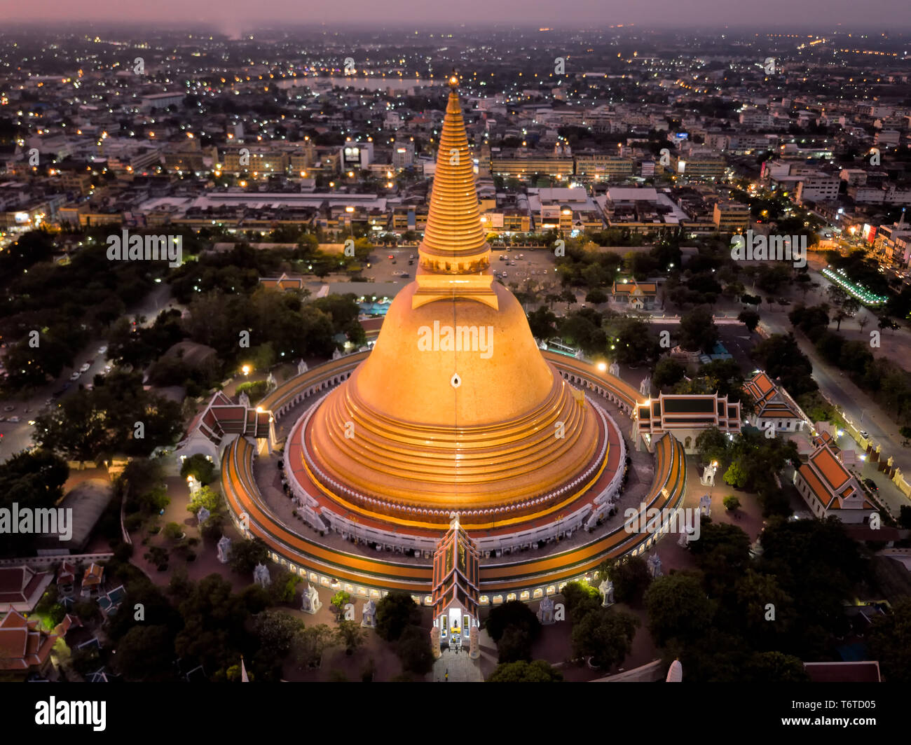 Phra pathom chedi temple hi-res stock photography and images - Alamy