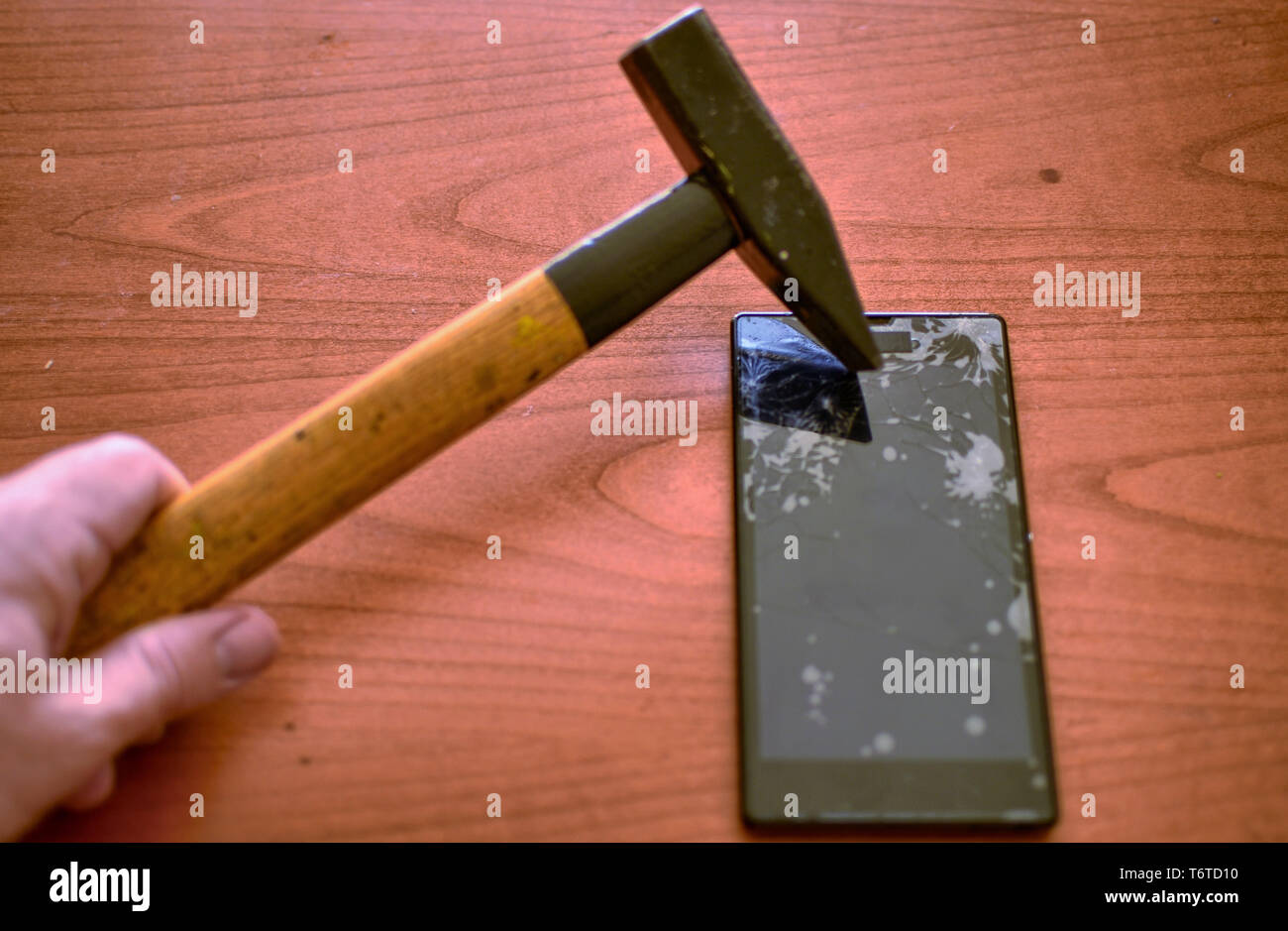 The tip of the hammer hit the screen of the smartphone: a network of ...