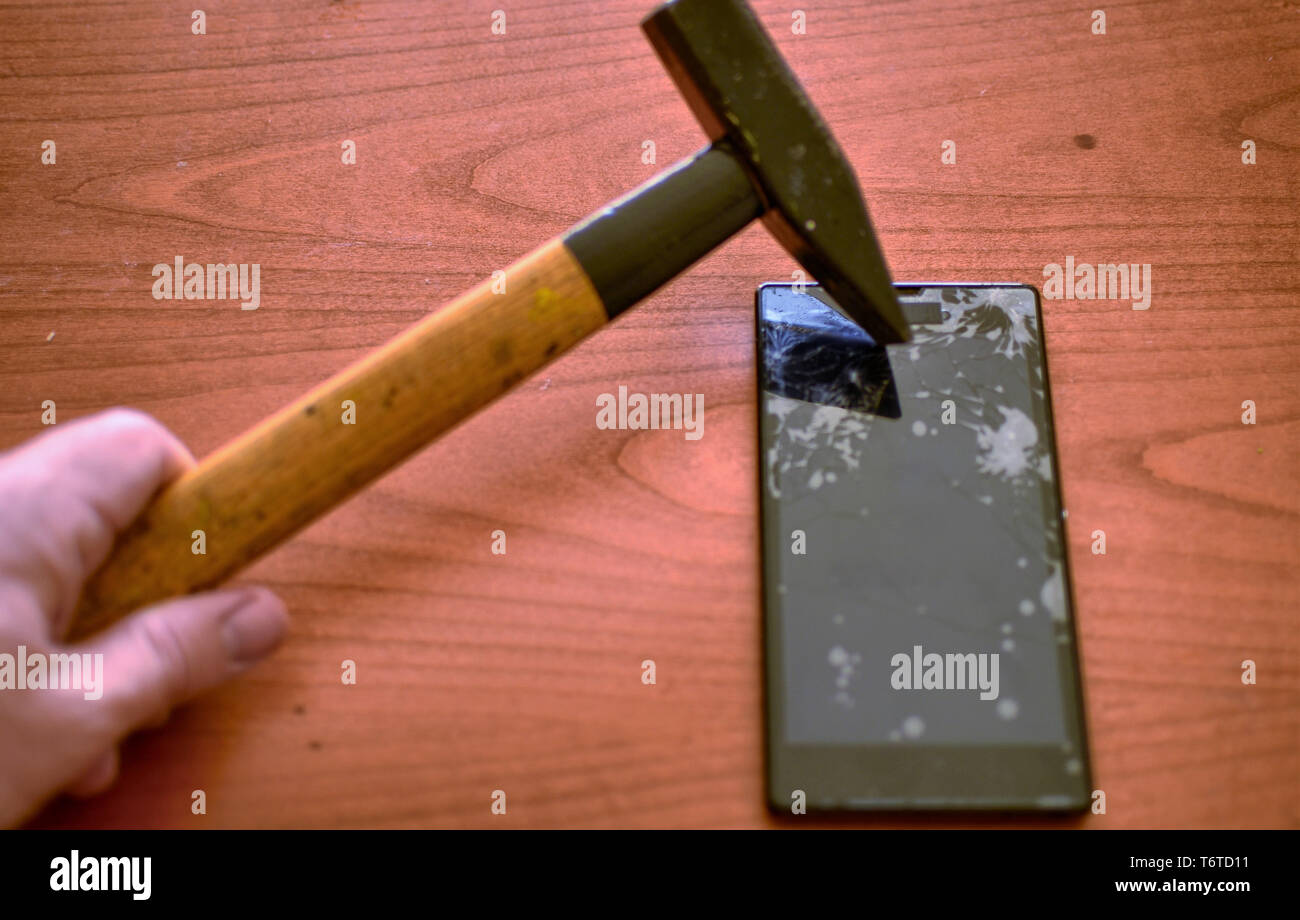 The tip of the hammer hit the screen of the smartphone: a network of ...