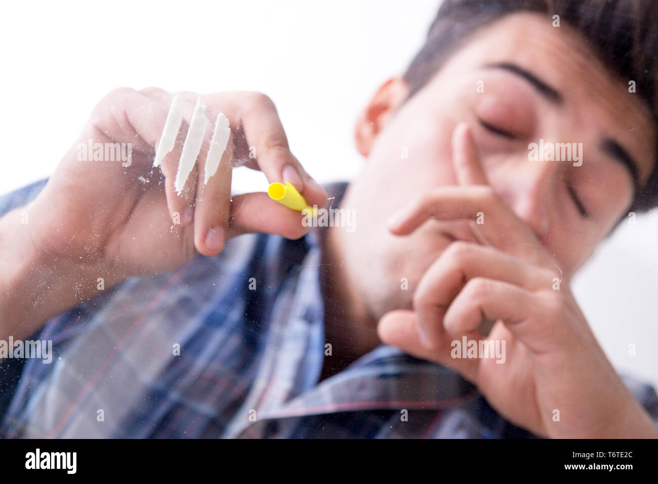 Drug addict sniffing cocaine narcotic Stock Photo - Alamy