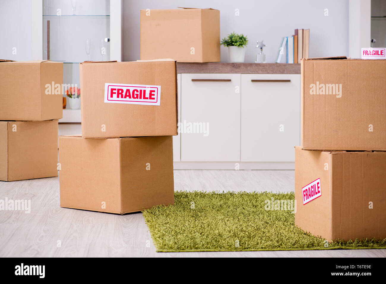 Fragile items hi-res stock photography and images - Alamy
