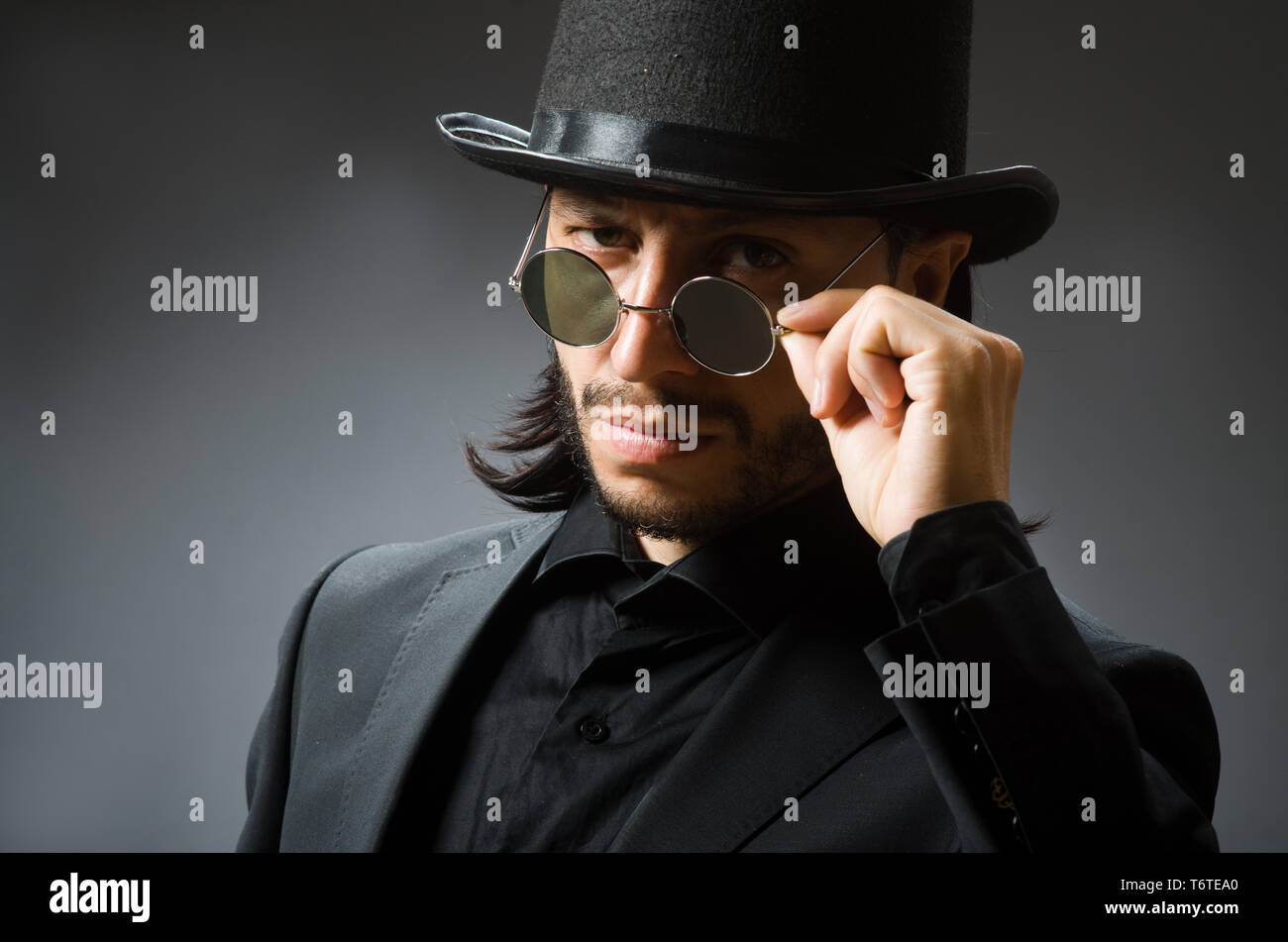 Guy posing top hat hi-res stock photography and images - Alamy