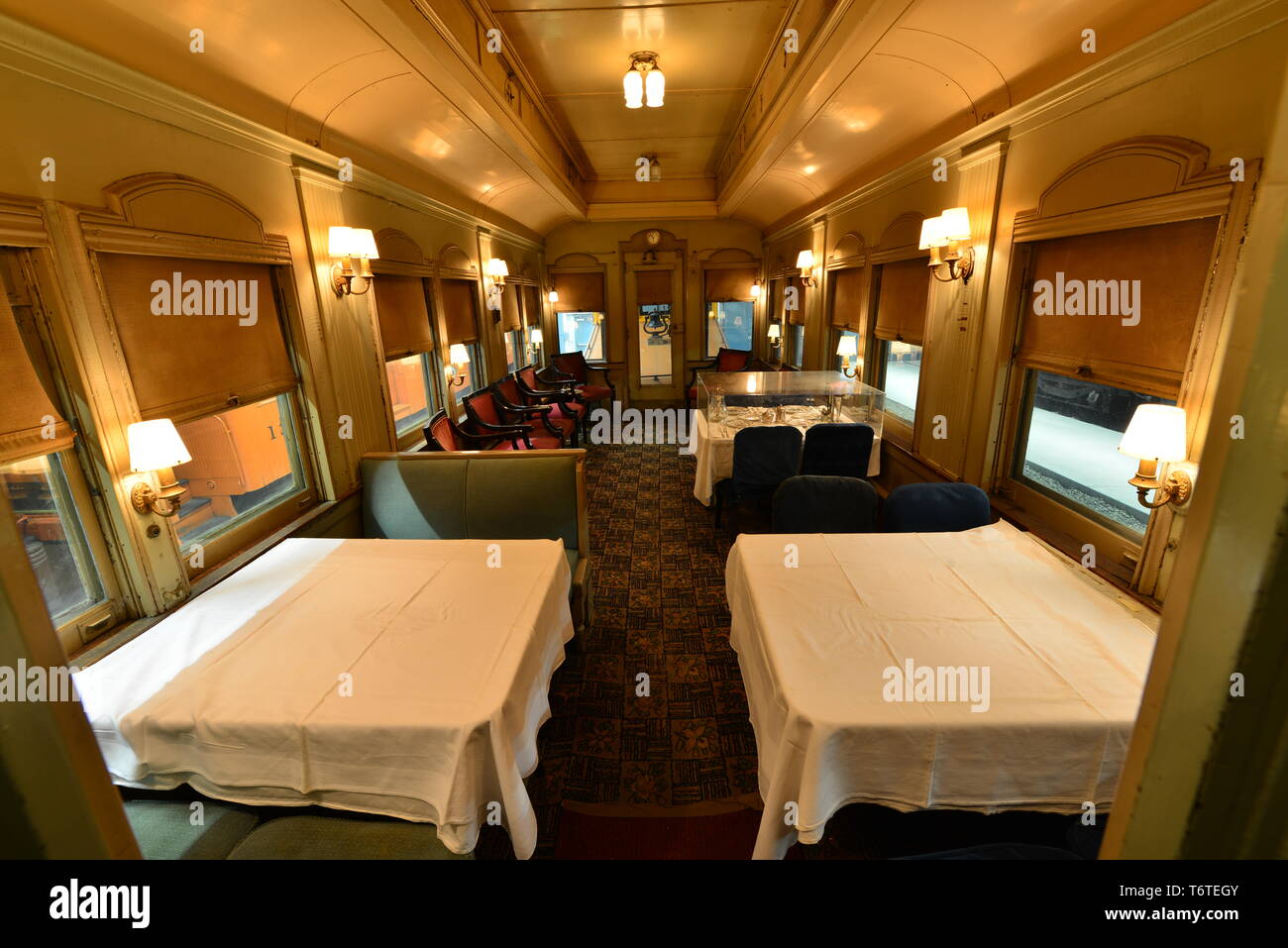 Pullman dining car hi-res stock photography and images - Alamy