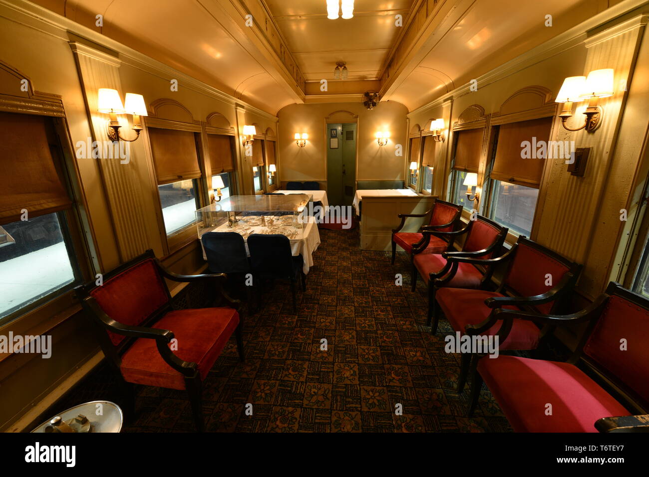 Rest and dining area of an American Pullman car Stock Photo - Alamy