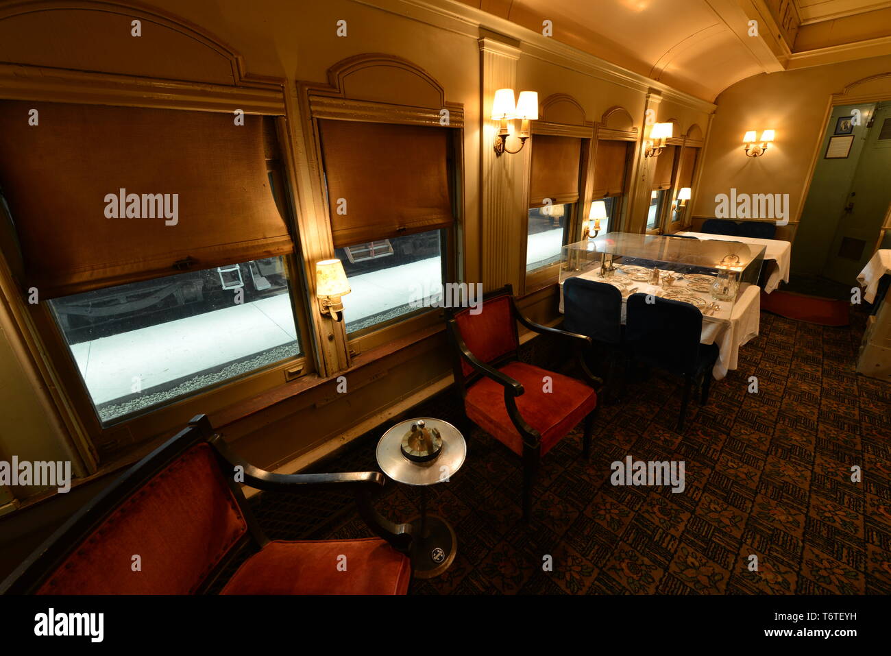 American pullman dining car Stock Photo - Alamy