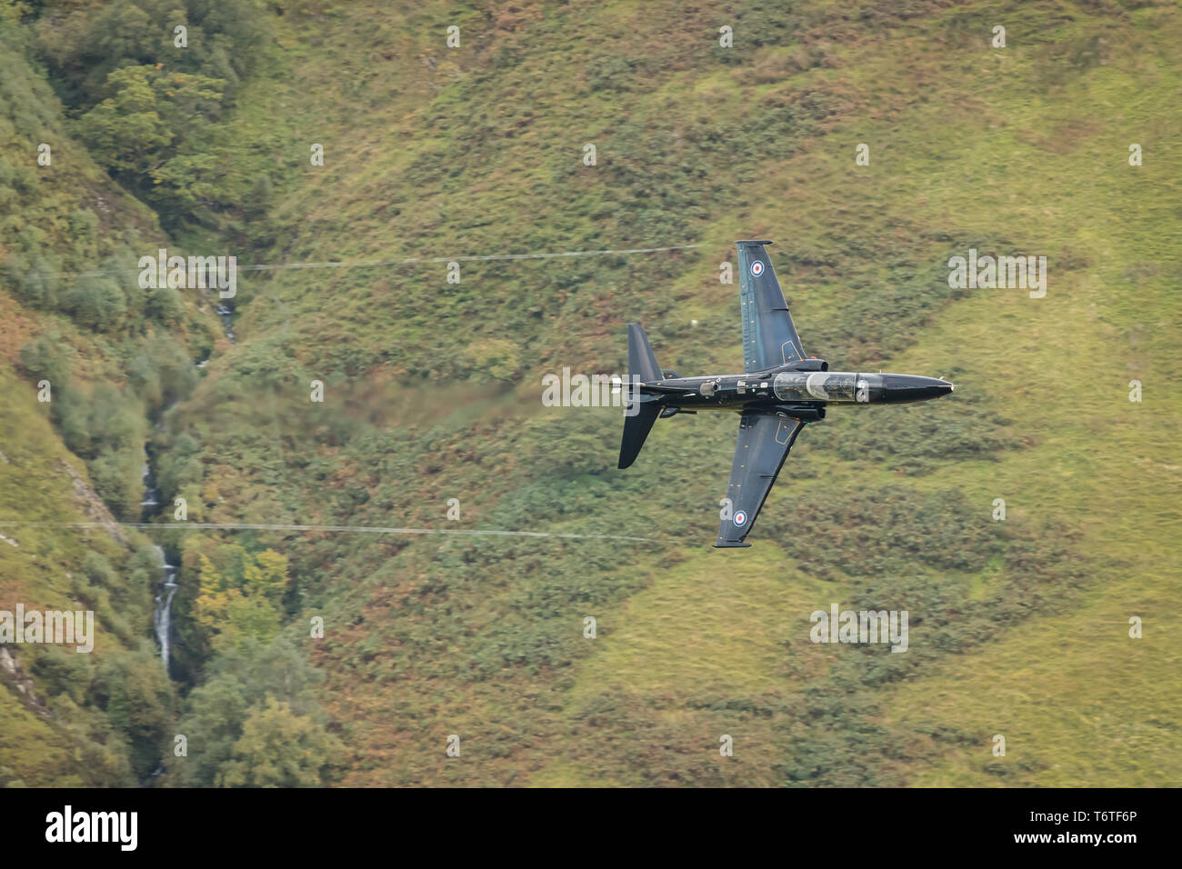 RAF Valley Hawk T2 through the Machloop Stock Photo - Alamy