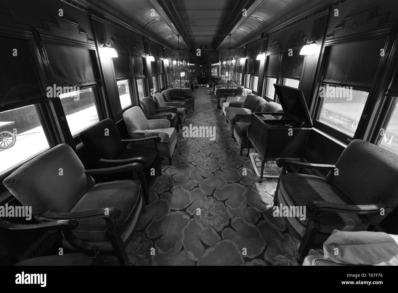 Rest and dining area of an American Pullman car Stock Photo - Alamy