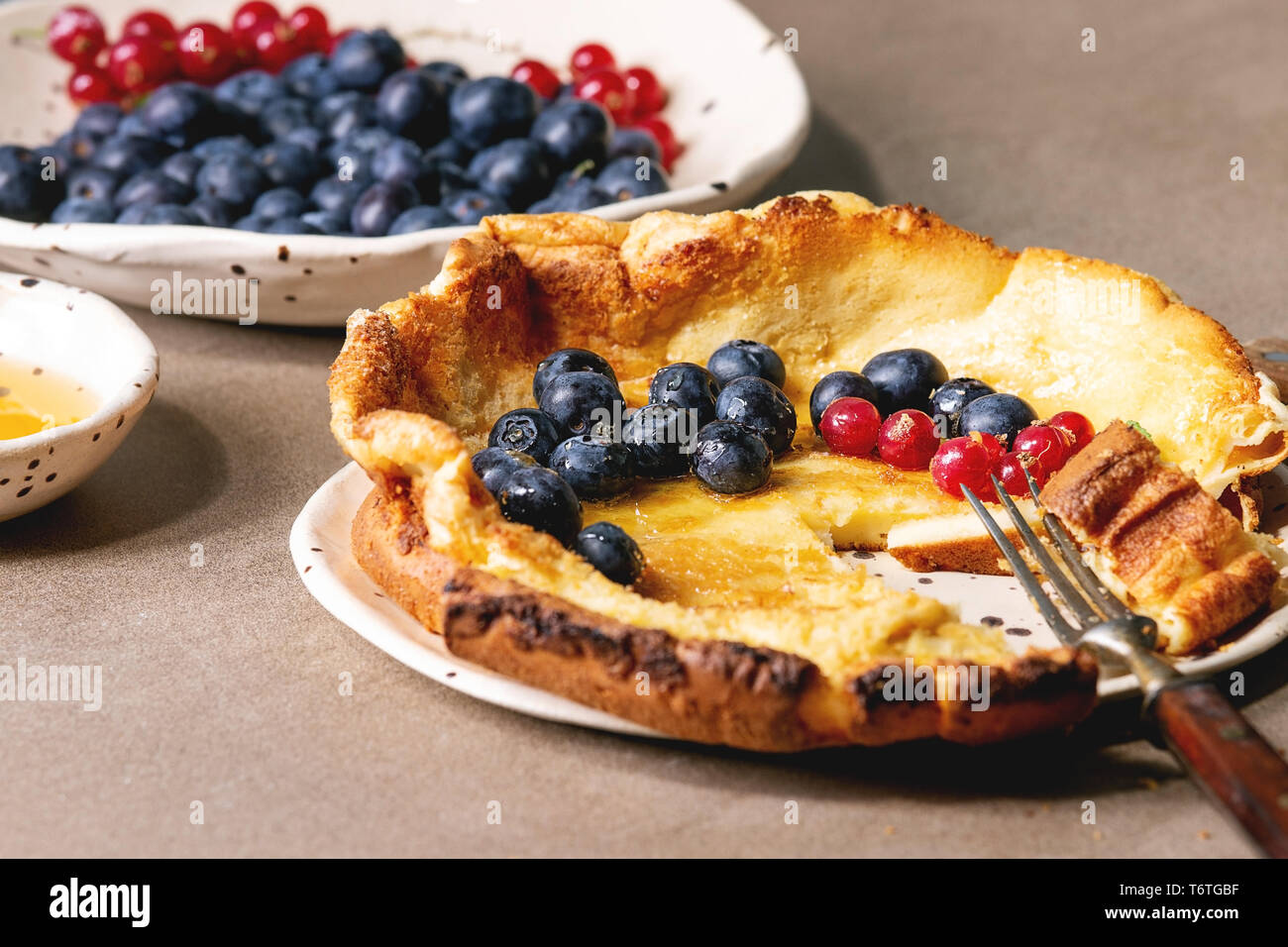 Dutch baby cake hi-res stock photography and images - Alamy