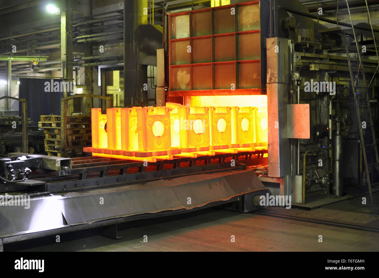 Production of metal components in a foundry - Equipment and ...