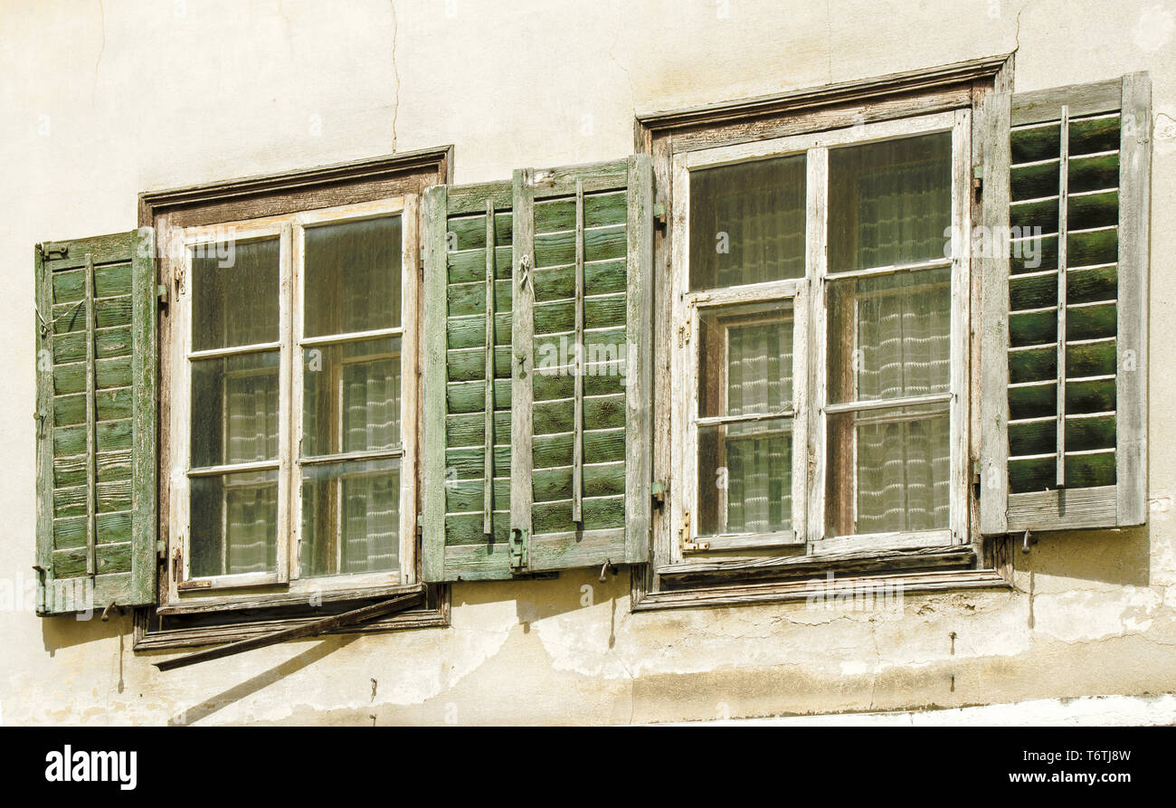 Very old windows hi-res stock photography and images - Alamy