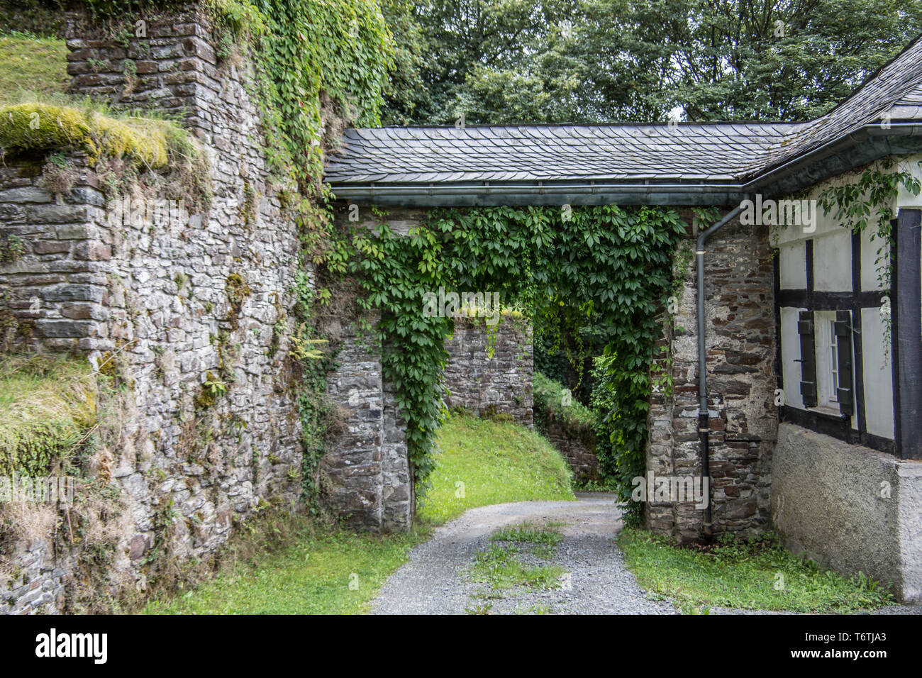 Historic castle wall hi-res stock photography and images - Alamy