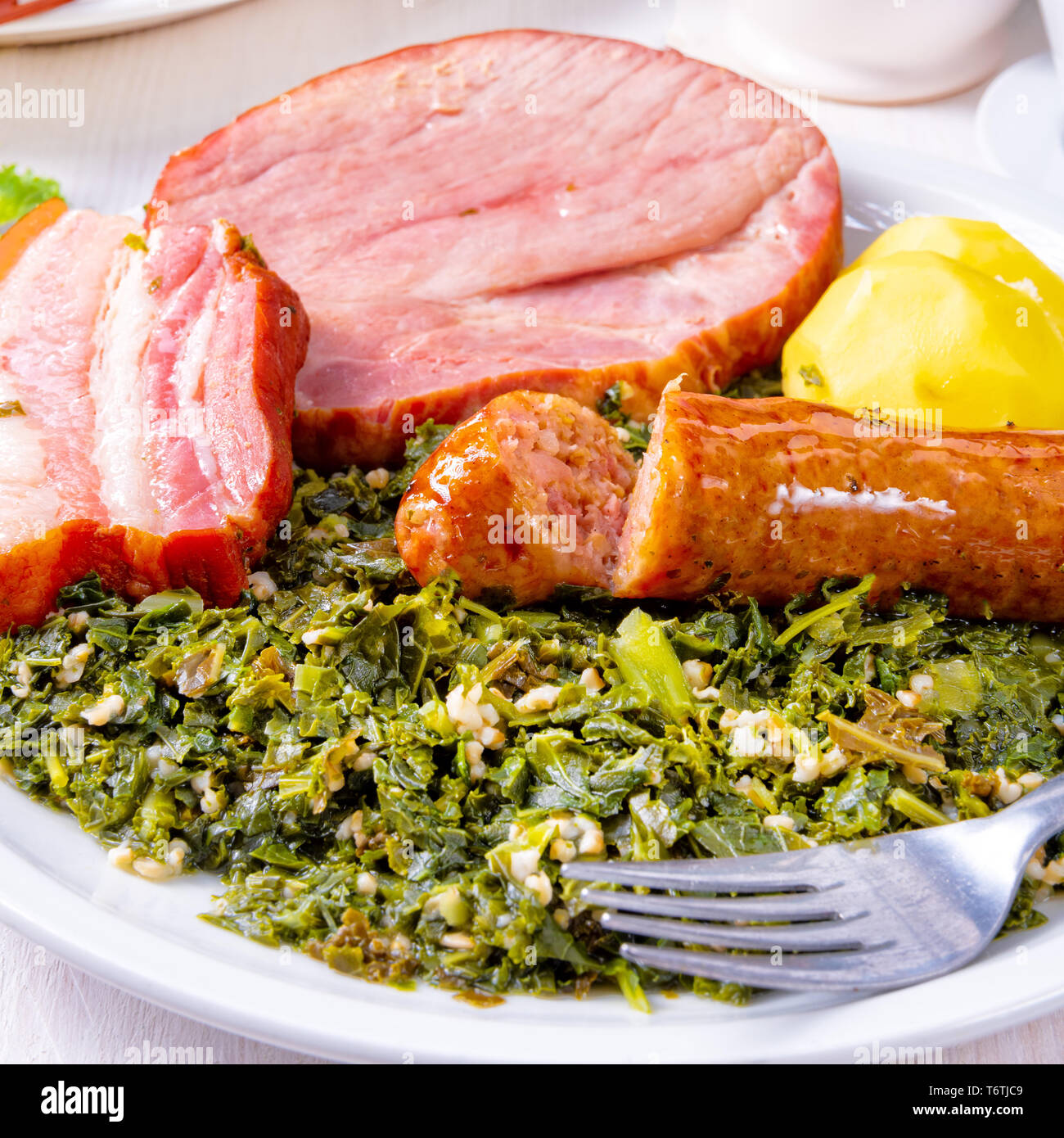 a delicious genuine oldenburger kale with peeked pinkel sausage Stock ...
