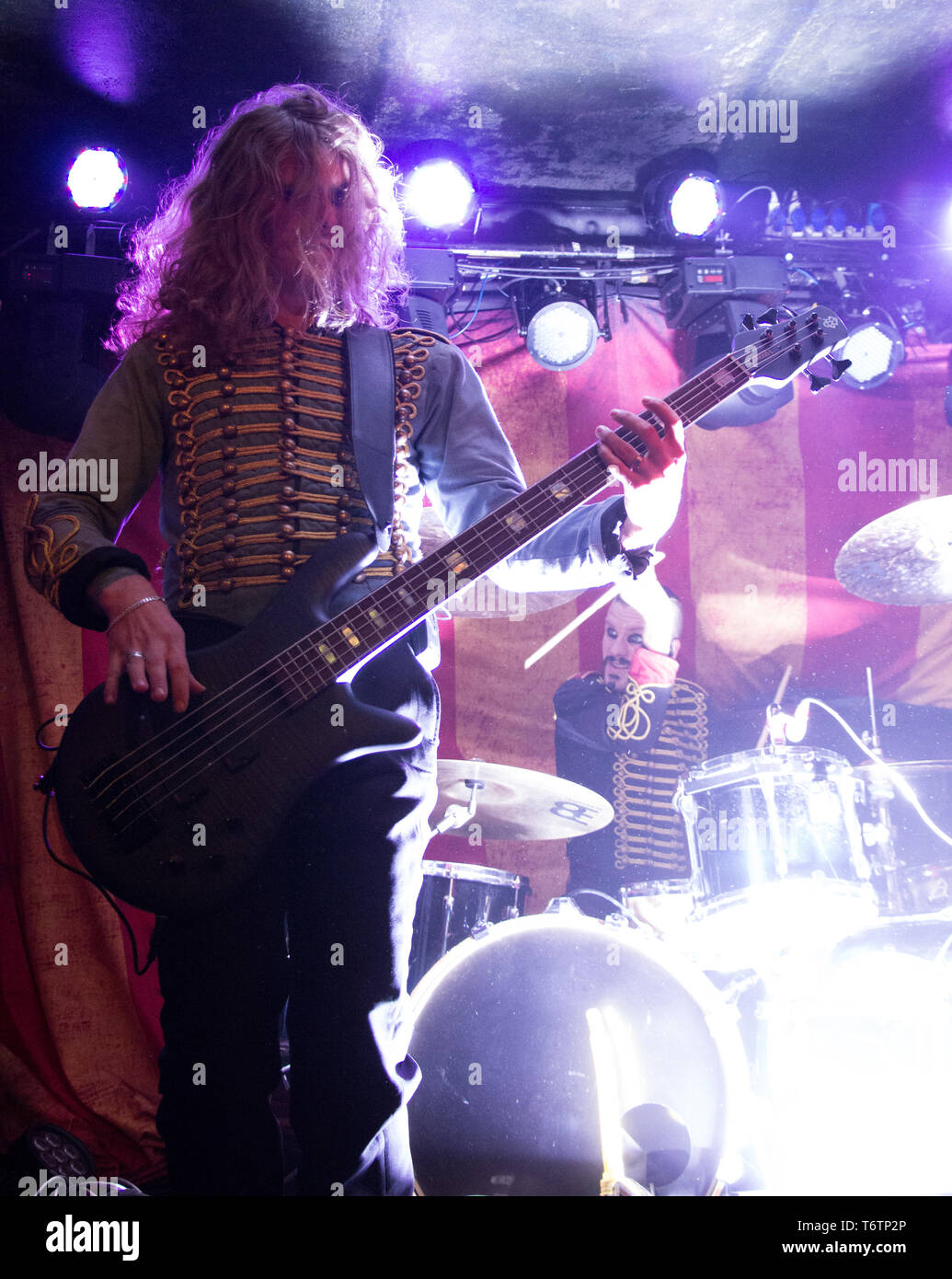 Avatar bassist hi-res stock photography and images - Alamy