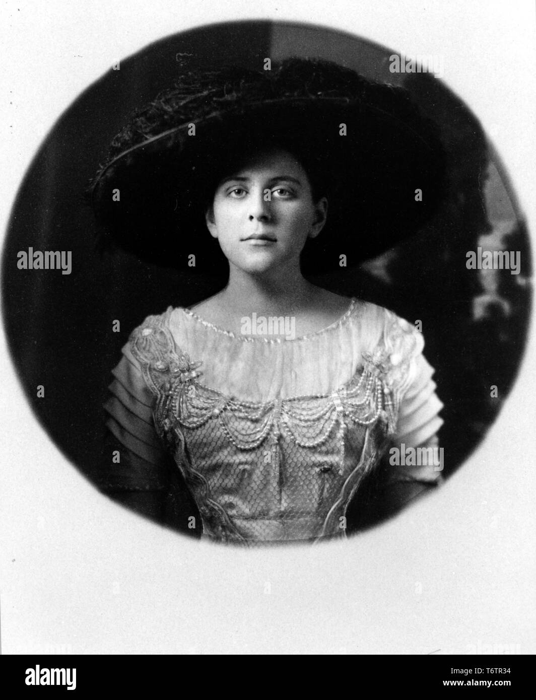 Corset vintage Black and White Stock Photos & Images - Alamy