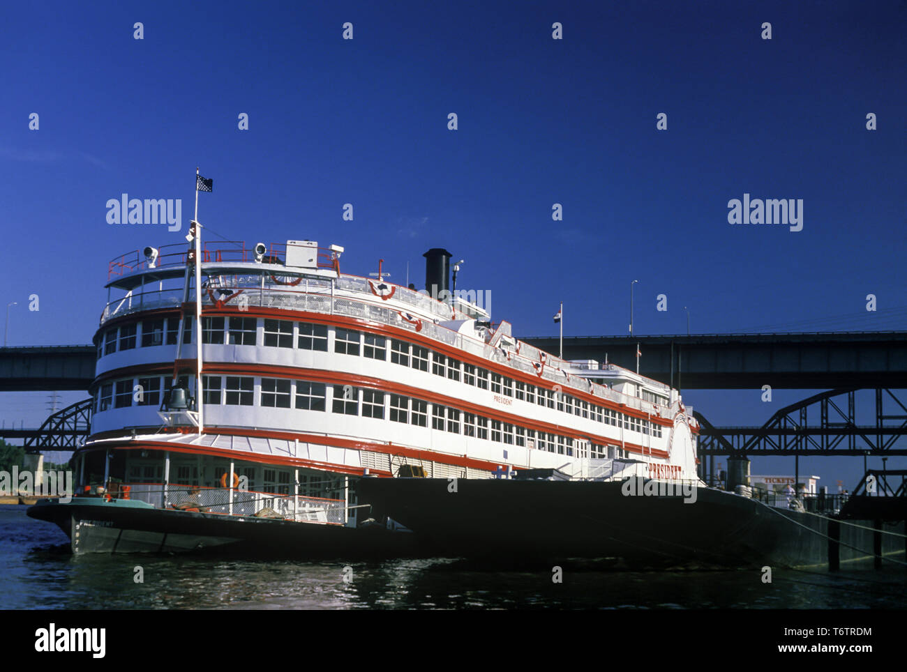 1988 HISTORICAL MISSISSIPPI RIVERBOAT ST LOUIS WATERFRONT MISSOURI USA ...
