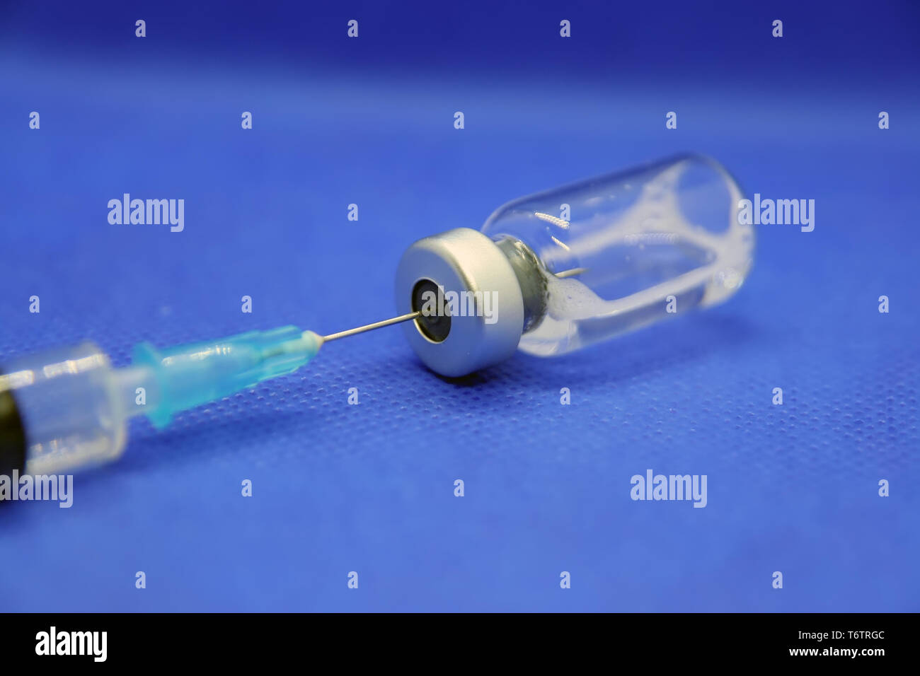 Metallic syringe hi-res stock photography and images - Alamy