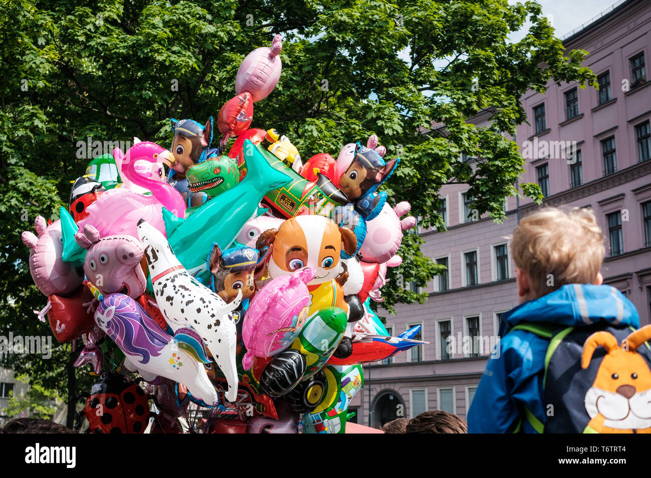 Cartoon character parade hi-res stock photography and images - Alamy