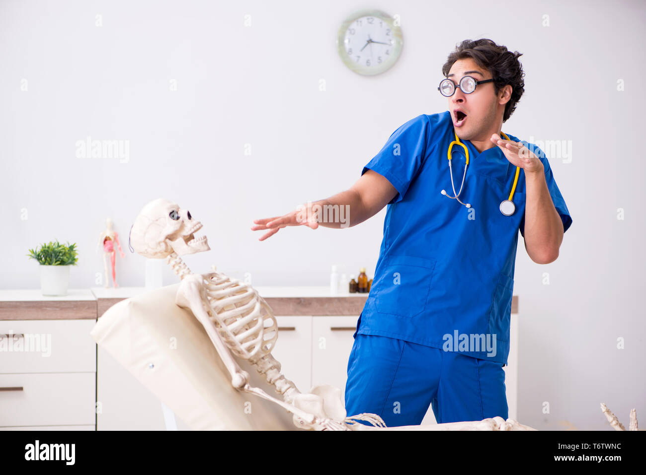Man teaching anatomy in classroom hi-res stock photography and images ...