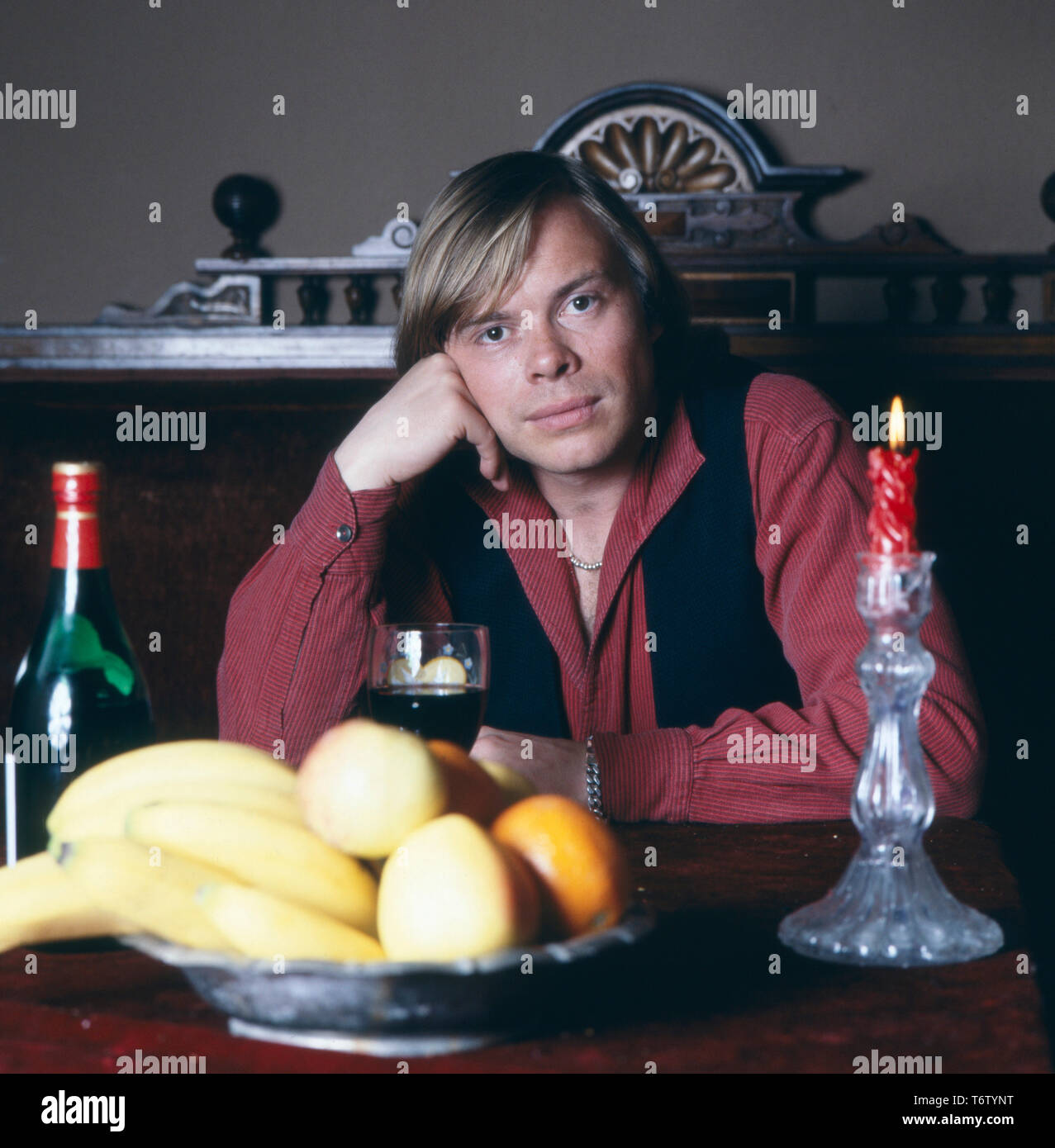 Der deutsche Sänger, Schauspieler und Synchronsprecher Volker ...