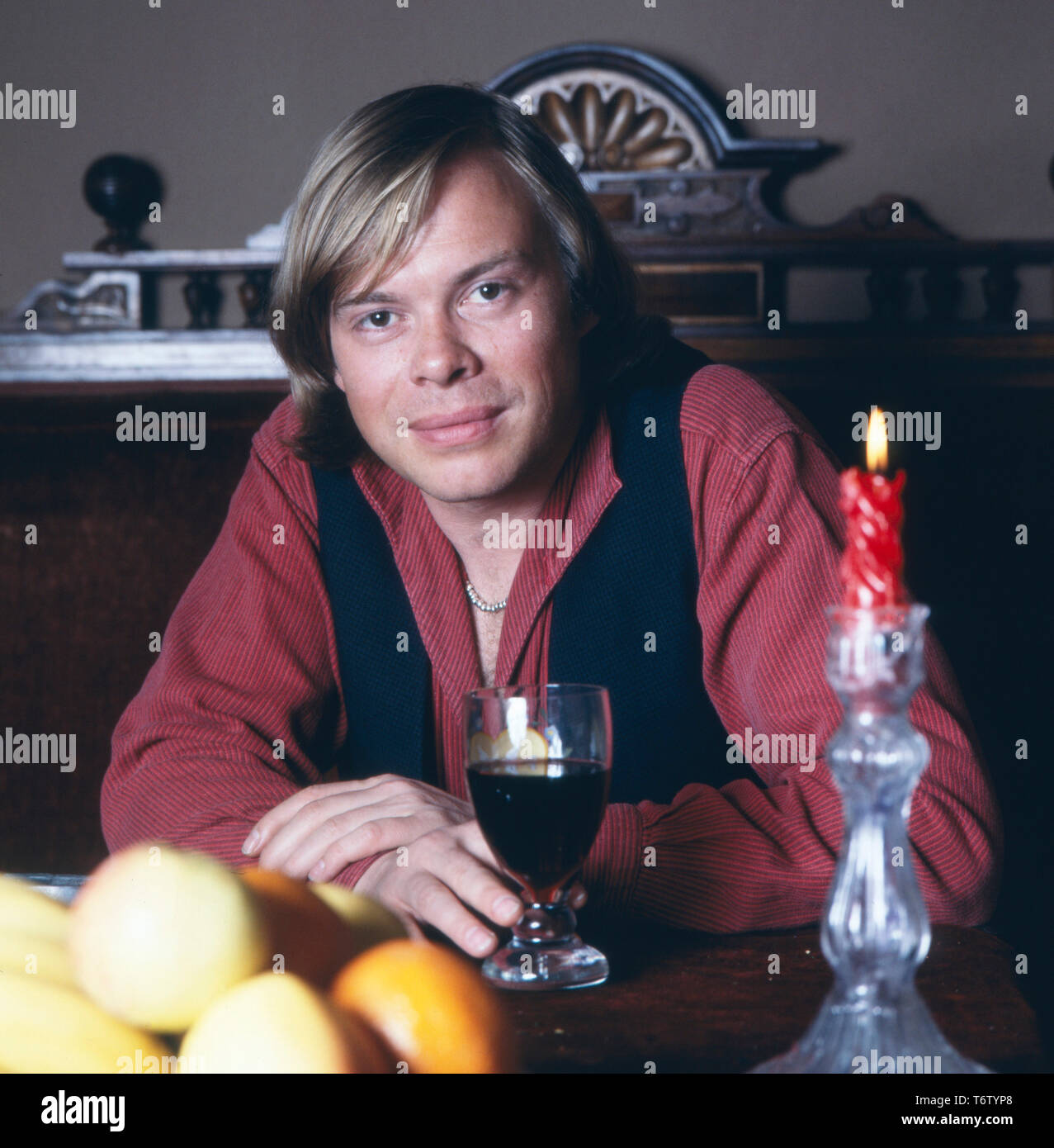 Der deutsche Sänger, Schauspieler und Synchronsprecher Volker ...