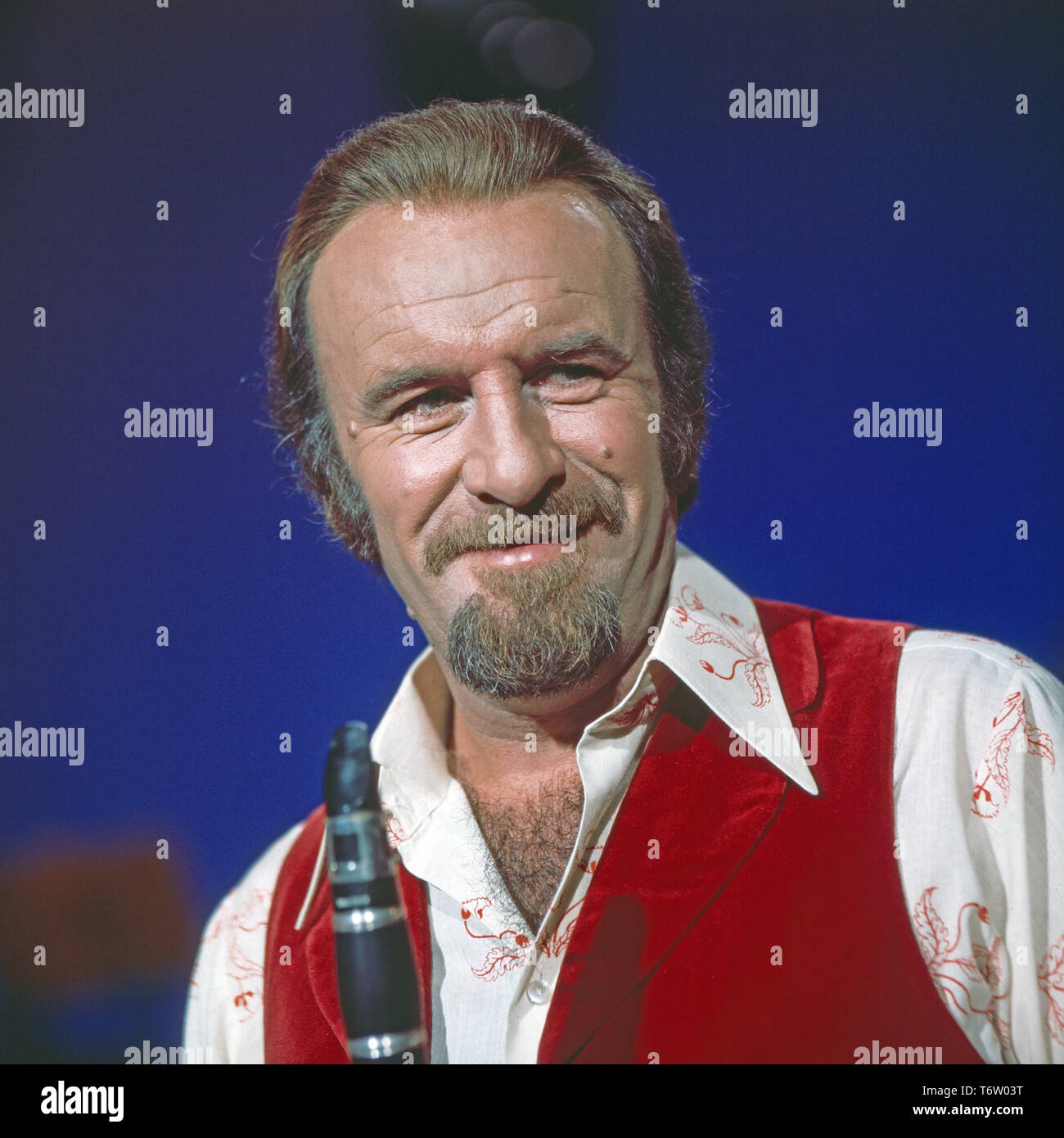 Mr. Acker Bilk, britischer Jazzklarinettist, bei einem Auftritt im ...