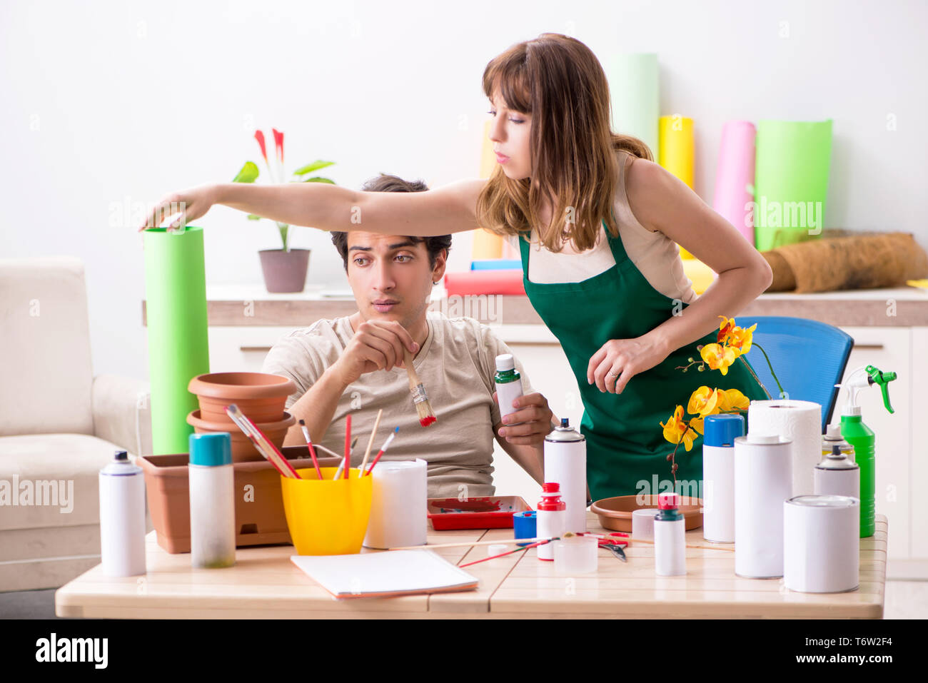 Couple decorating pots in workshop during class Stock Photo - Alamy