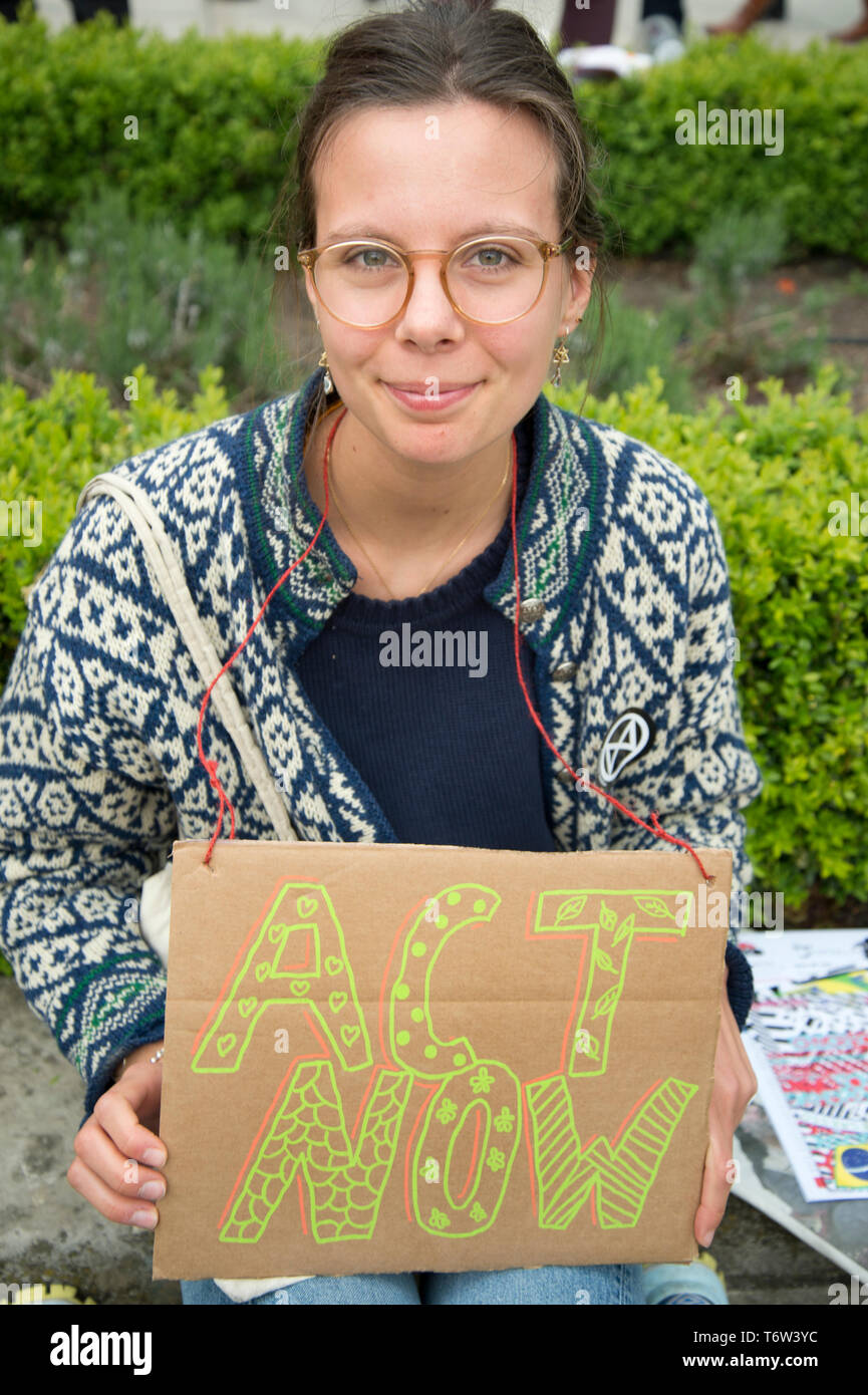 Labour square hi-res stock photography and images - Alamy