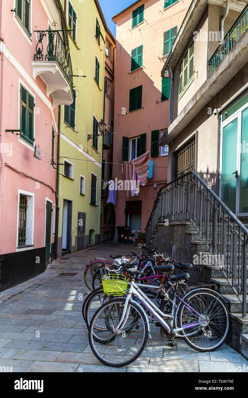 Traditional italian house in hi-res stock photography and images - Alamy