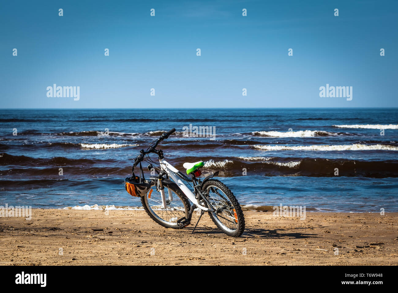 Beach cruiser bicycle hi-res stock photography and images - Alamy