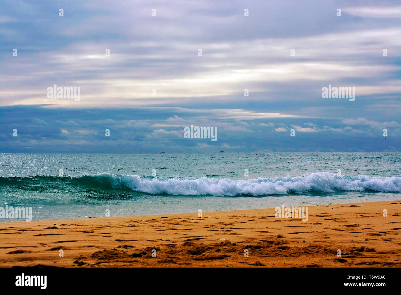 Beach sand horizon hi-res stock photography and images - Alamy