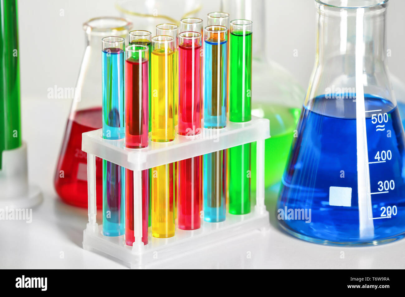 Flask test tubes stand hi-res stock photography and images - Alamy