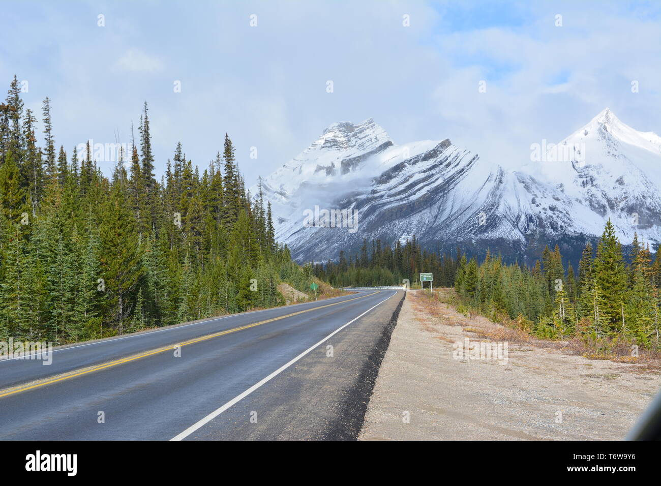Icefield parkway winter road hi-res stock photography and images - Alamy