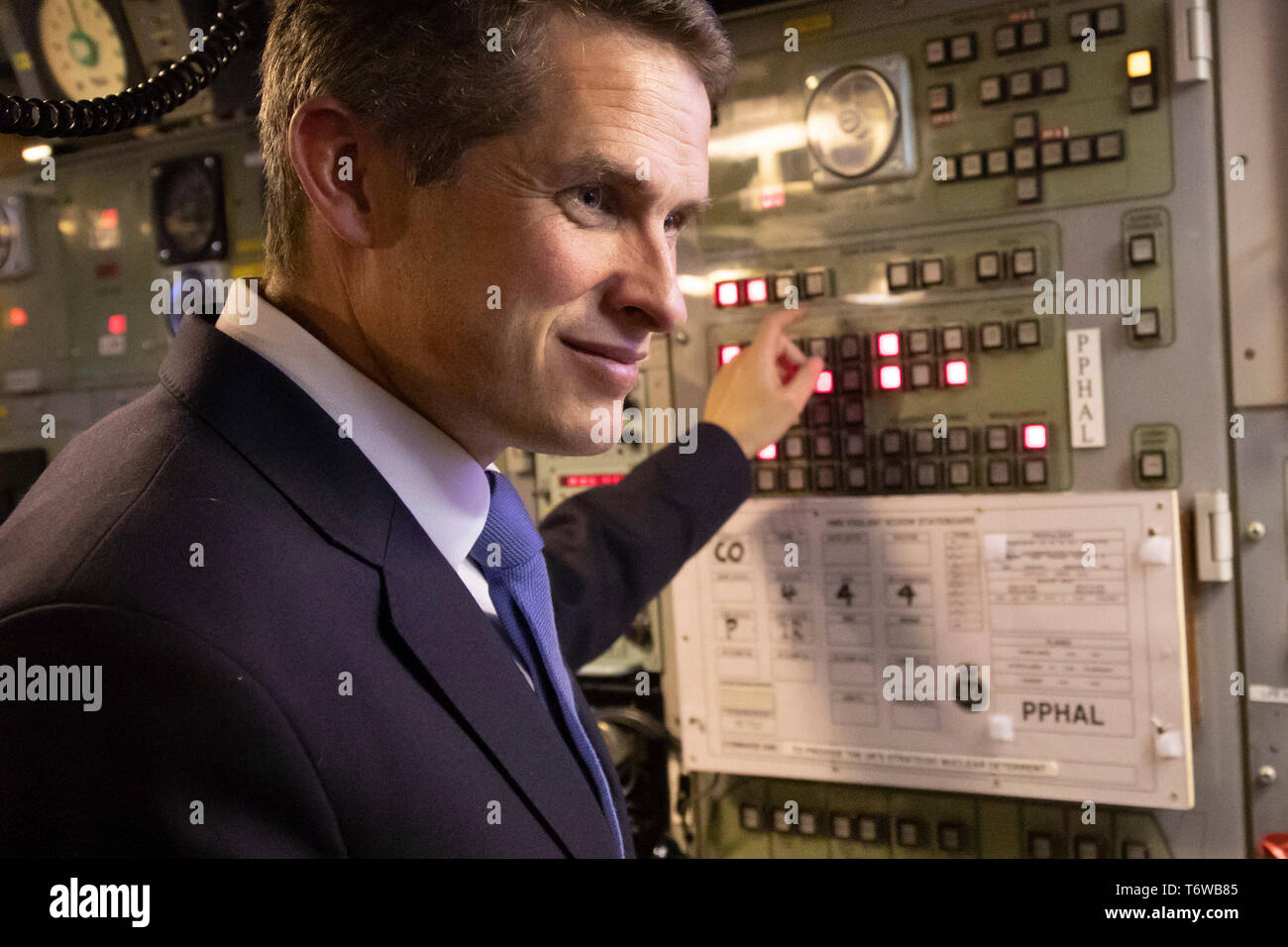Hms vigilant at hm naval base clyde hi-res stock photography and images ...