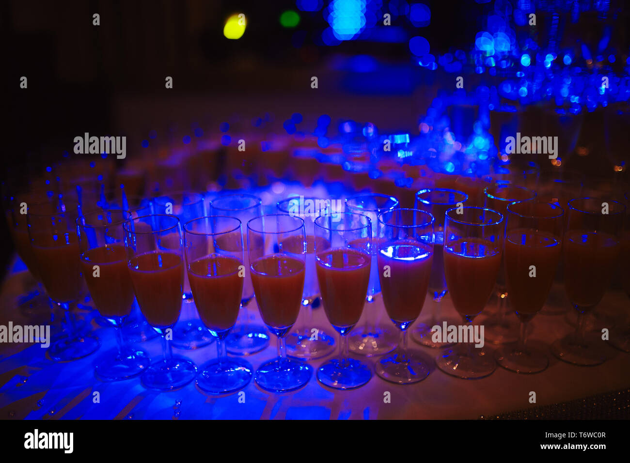 Furshet table hi-res stock photography and images - Alamy