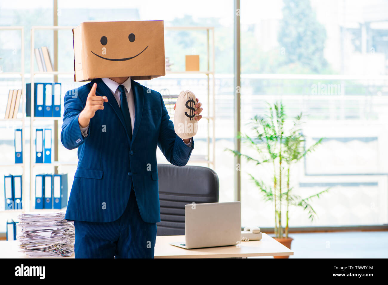 Happy man with box instead of his head Stock Photo - Alamy