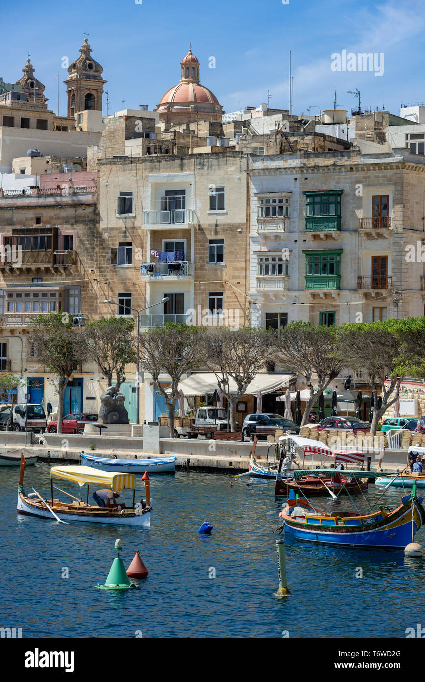 Colourful traditional Dghajsa tal-Pass water taxis await custom at the ...